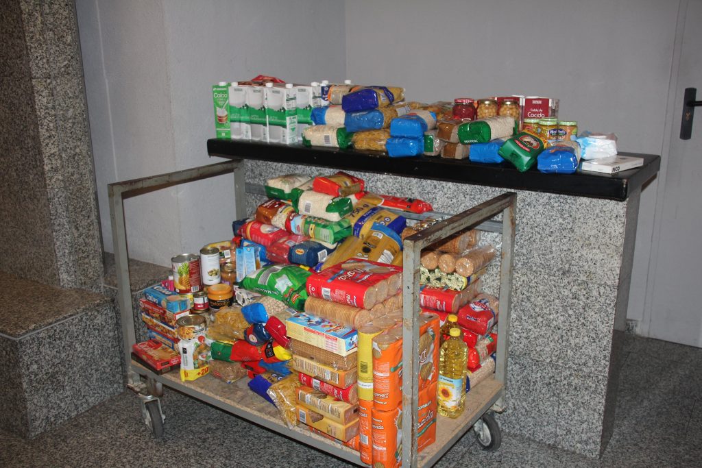 La Asociación Amigos de la Cultura andaluza recoge 150kg de alimentos ... La Asociación Amigos de la Cultura andaluza recoge 150kg de alimentos ...