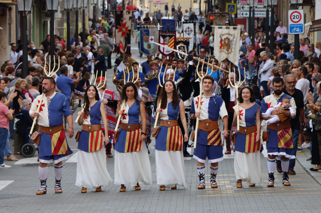 Los moros y cristianos de Torrent celebran una bajada por el 9 de ...