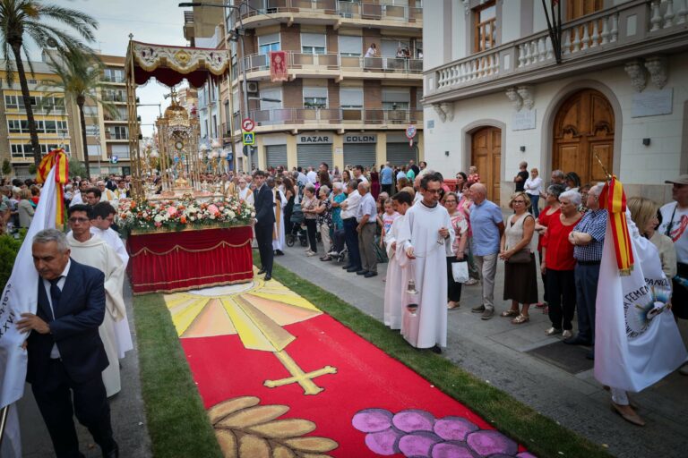 Torrent celebra un Corpus histórico en el 40 aniversario de su ...