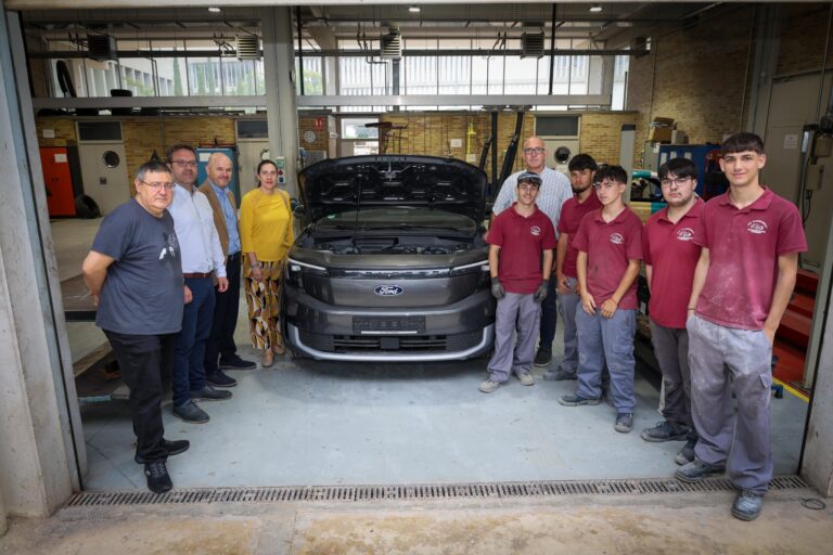 Ford España cede al IES La Marxadella un Explorer eléctrico para ...